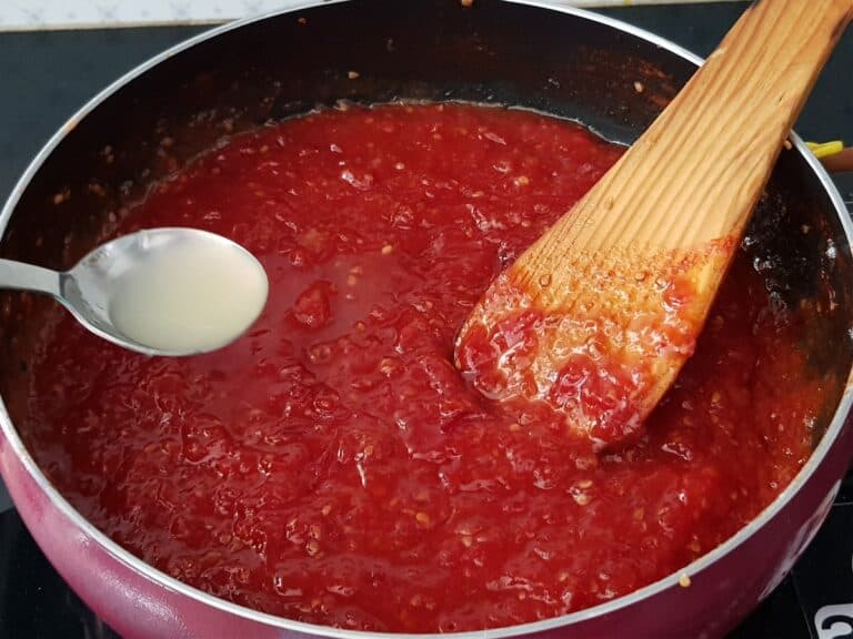 Easy Tomato Chilli Jam